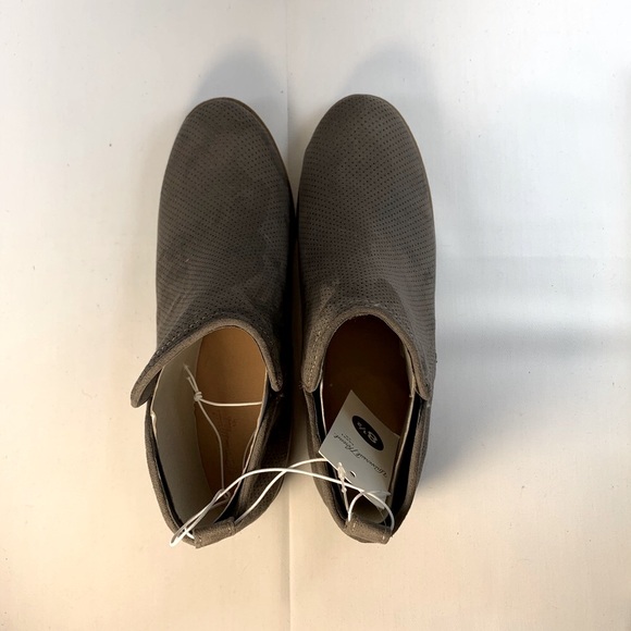 Universal Thread | Shoes | Nwt Universal Thread Booties | Poshmark